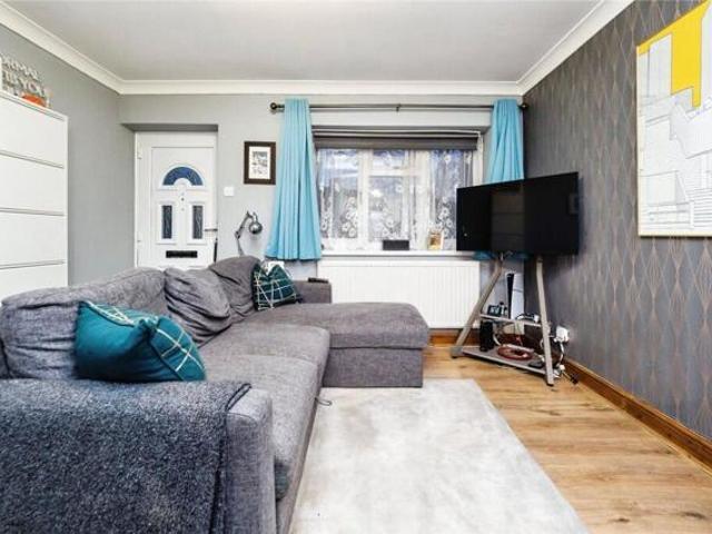 1 Bedroom Shared Living/roommate Romford Greater London LS98386734