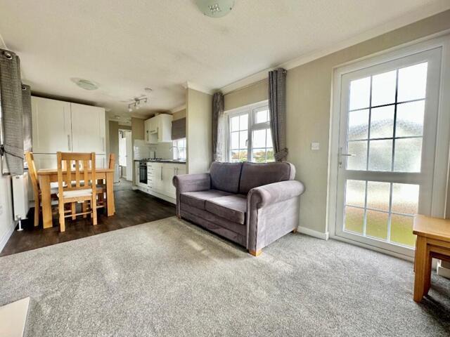 1 Bedroom Shared Living/roommate Romford Essex LS100158595