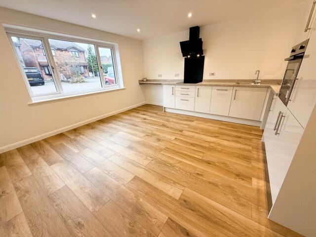 1 Bedroom Shared Living/roommate Stoke On Trent Staffordshire LS101797016