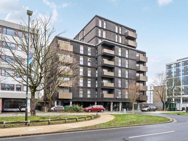 1 Bedroom Shared Living/roommate Surrey West Sussex 100057727