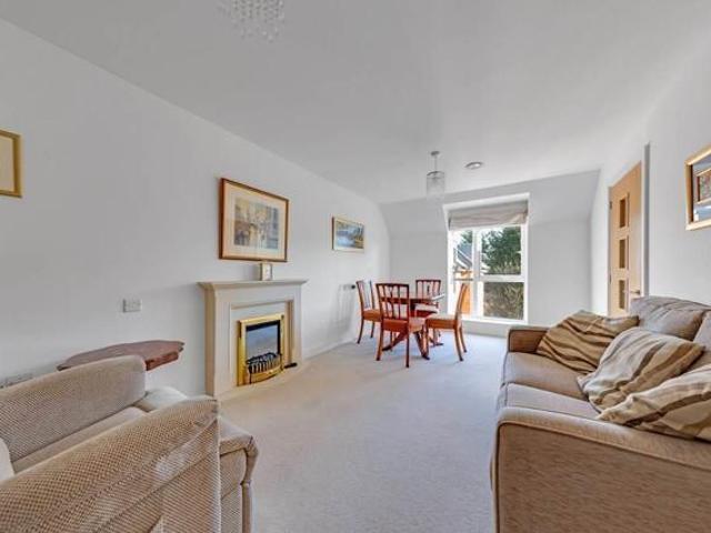 1 Bedroom Shared Living/roommate Surrey Wokingham 100058183