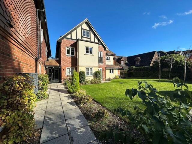 1 Bedroom Shared Living/roommate Surrey Surrey LS99895300