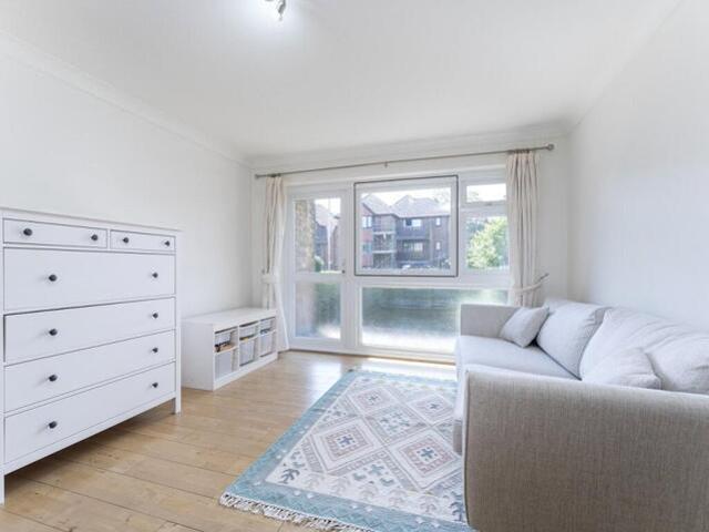 1 Bedroom Shared Living/roommate Sutton Greater London LS99840481