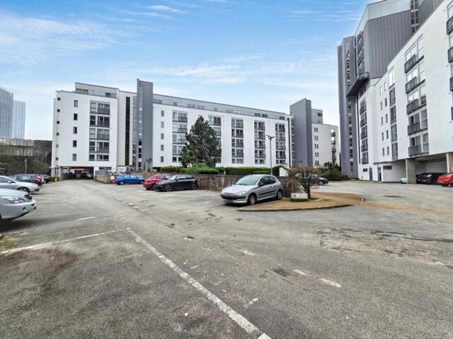 1 Bedroom Shared Living/roommate Salford Salford LS100540888