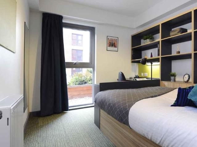 1 Bedroom Shared Living/roommate Salford Salford LS97768959