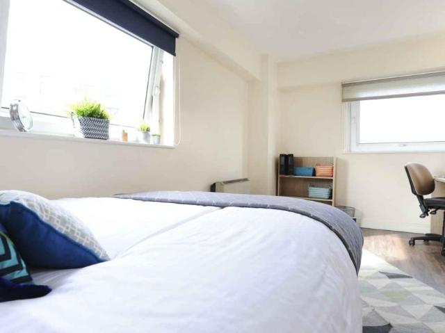 1 Bedroom Shared Living/roommate Salford Salford LS97769141