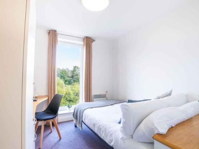1 Bedroom Shared Living/roommate Salford Salford LS99498115