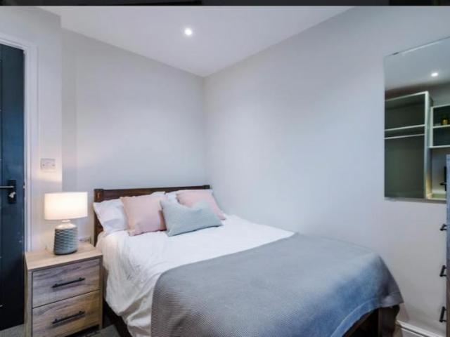 1 Bedroom Shared Living/roommate Salford Salford LS99684527