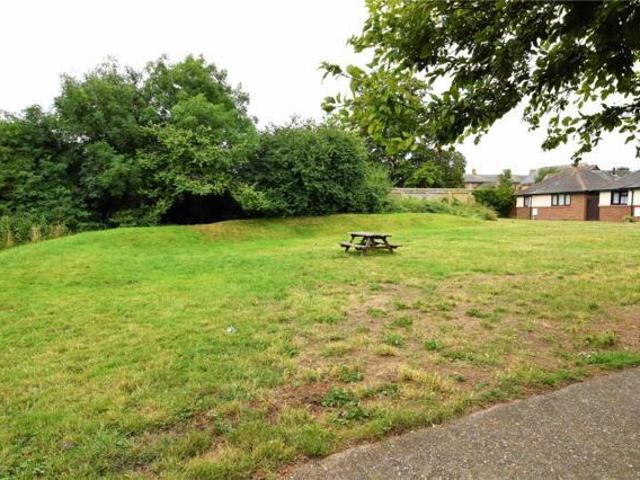1 Bedroom Shared Living/roommate Southend On Sea Southend on Sea LS101025804