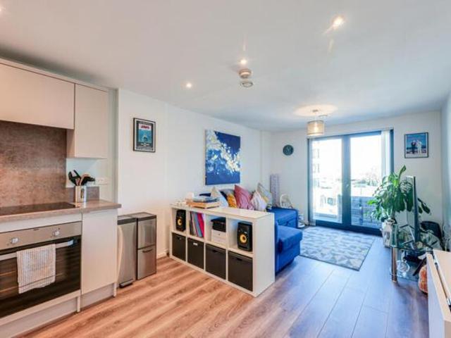 1 Bedroom Shared Living/roommate Southend Southend on Sea 101231890