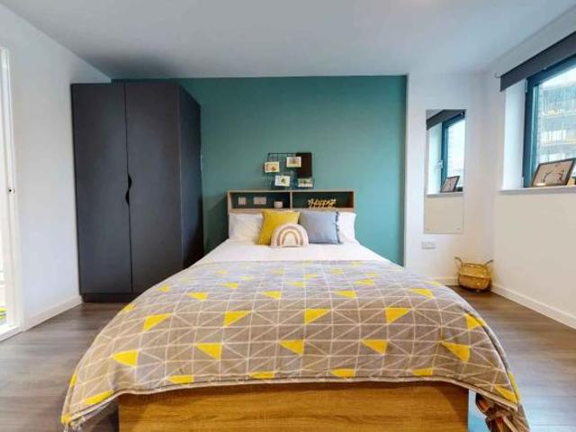1 Bedroom Shared Living/roommate Wembley Wembley LS97664563