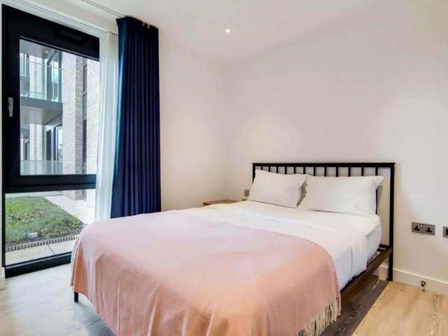 1 Bedroom Shared Living/roommate Wembley Wembley LS99498148