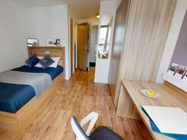 1 Bedroom Shared Living/roommate Wembley Wembley LS99500477