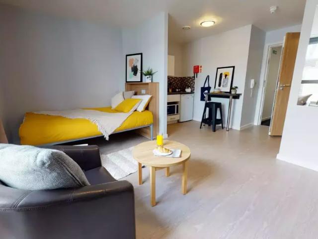 1 Bedroom Shared Living/roommate Wembley Wembley LS91443243