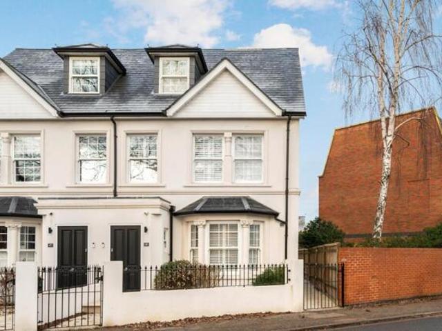 1 Bedroom Shared Living/roommate Weybridge Surrey 100426127