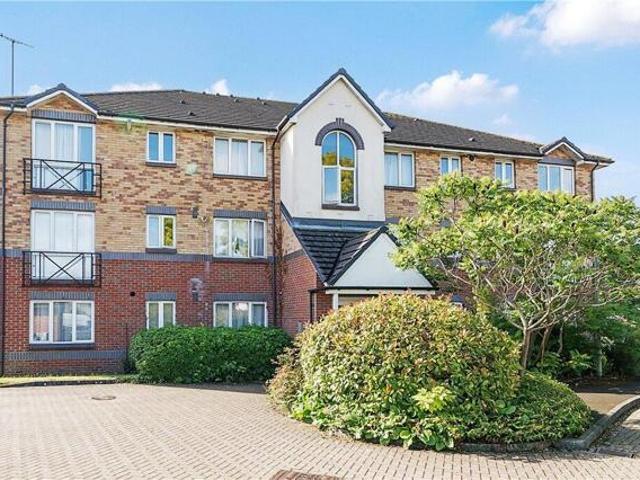 1 Bedroom Shared Living/roommate Weybridge Surrey 99130394