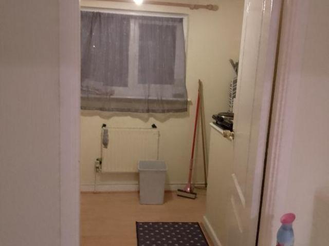 1 Bedroom Shared Living/roommate Wiltshire England LS90781848