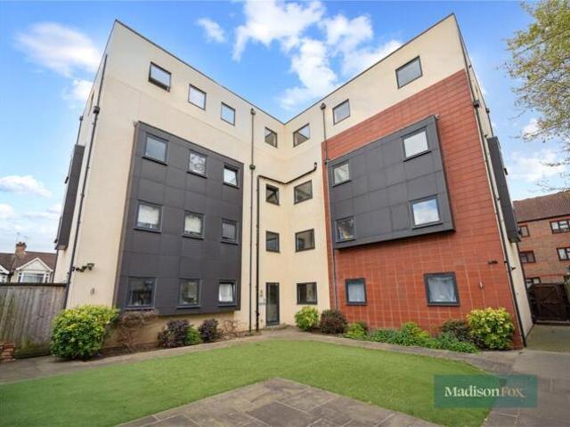 1 Bedroom Shared Living/roommate Woodford Green Greater London 99130403