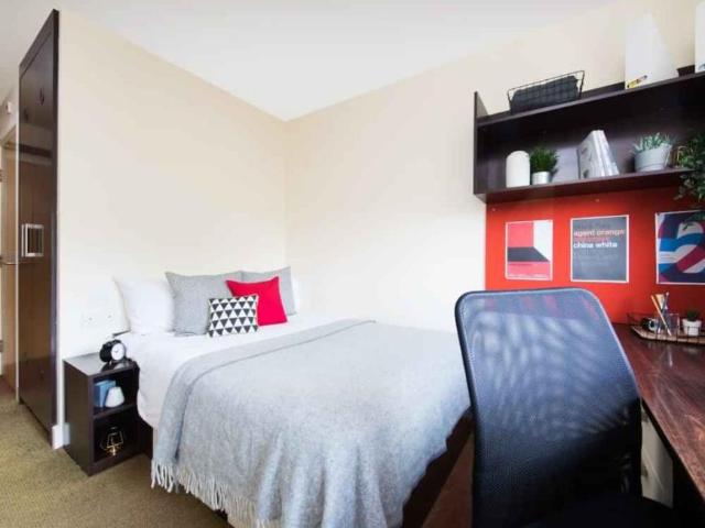 1 Bedroom Shared Living/roommate Wolverhampton Wolverhampton LS90545207