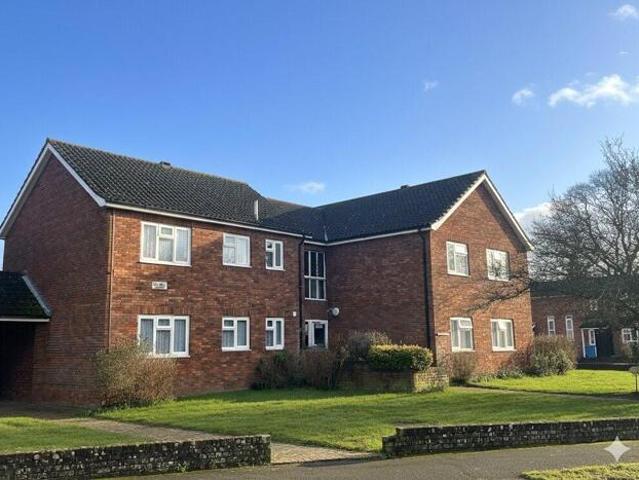 1 Bedroom Shared Living/roommate Yateley Hampshire 101678669