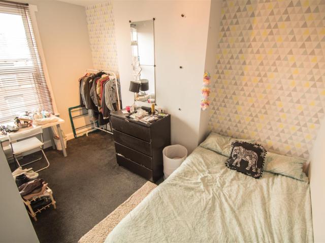 1 bedroom sharedaccommodation to rent