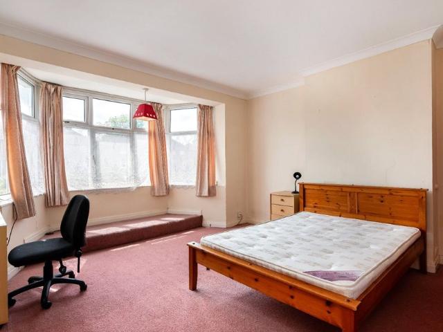 1 bedroom sharedaccommodation to rent