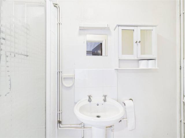 1 bedroom sharedAccommodation in Albert Street, Slough
