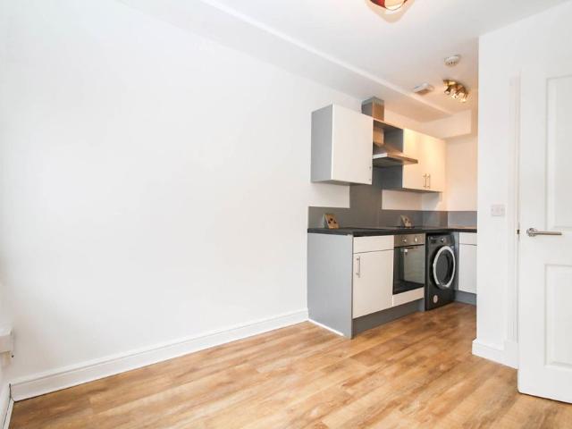 1 bedroom studio apartment to rent