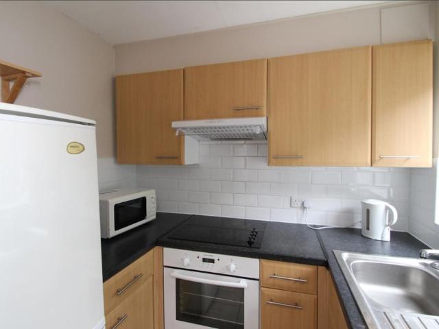 1 bedroom studio apartment to rent