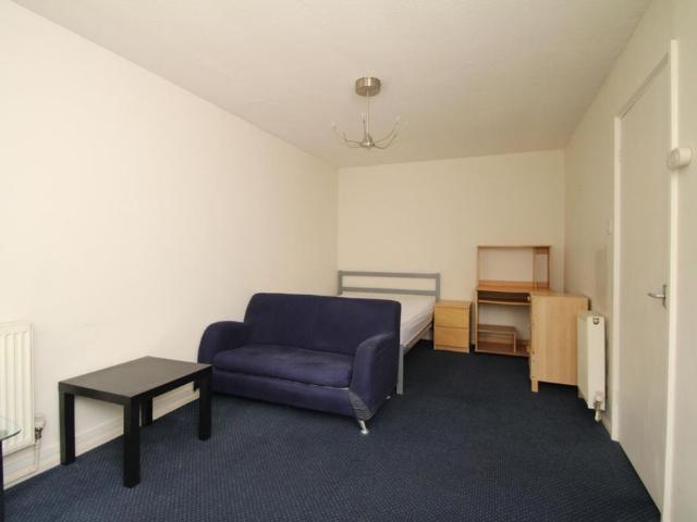 1 bedroom studio apartment to rent
