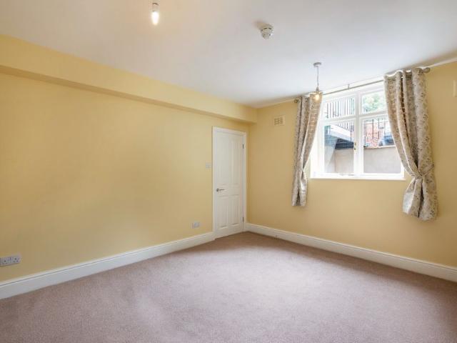 1 bedroom studio apartment to rent