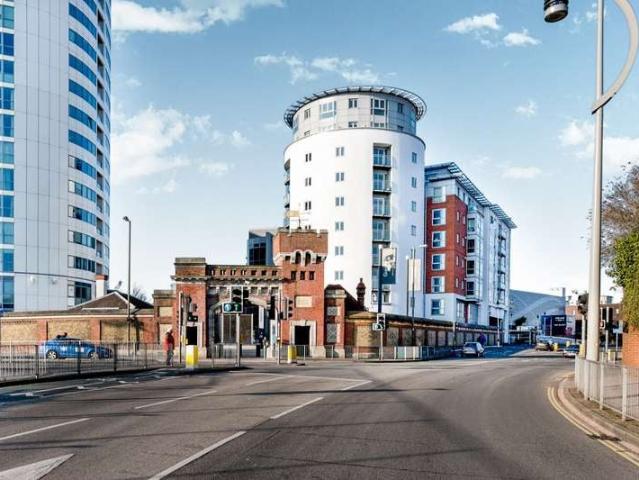 1 Bedroom Studio Flat