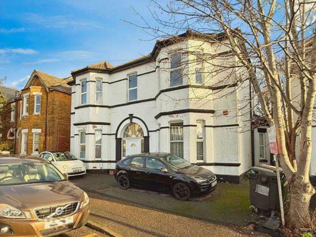 1 Bedroom Studio Flat