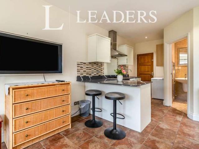 1 Bedroom Studio Flat