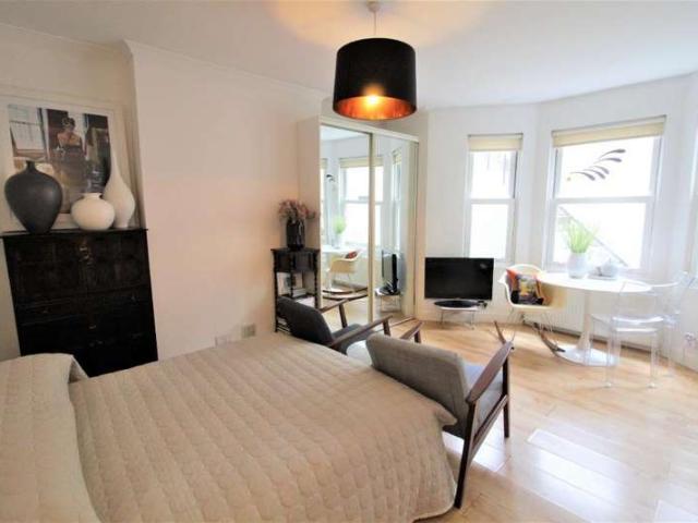 1 Bedroom Studio Flat