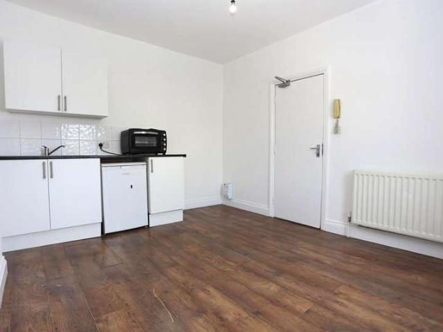 1 Bedroom Studio Flat