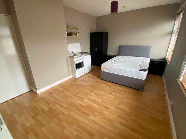 1 Bedroom Studio Flat