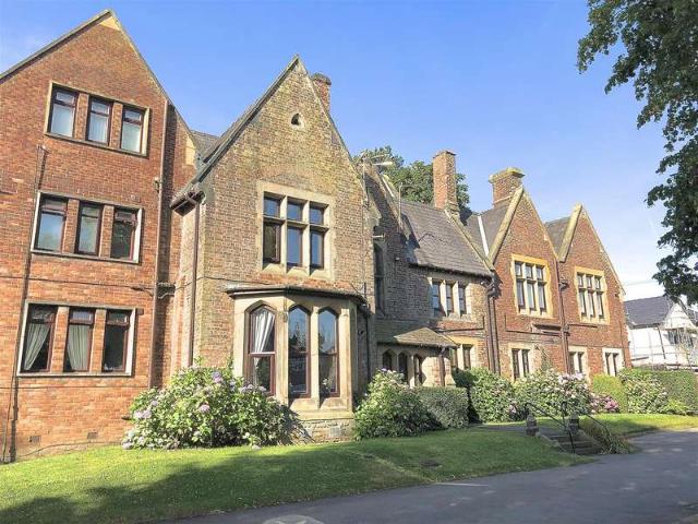 1 Bedroom Studio Flat
