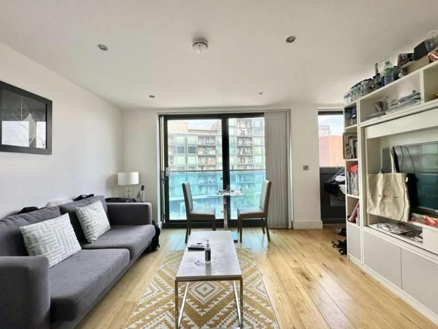 1 Bedroom Studio Flat