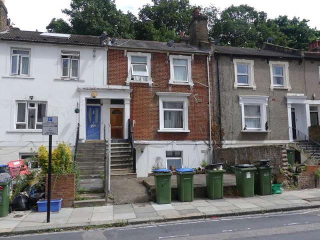 1 Bedroom Studio Flat
