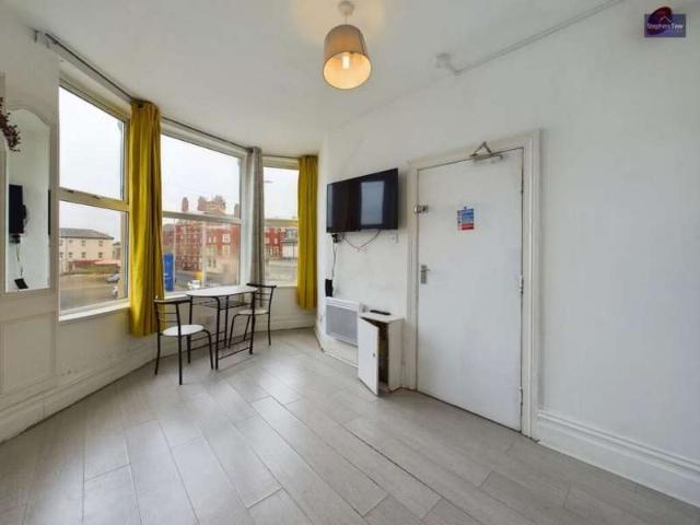 1 Bedroom Studio Flat