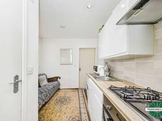 1 Bedroom Studio Flat