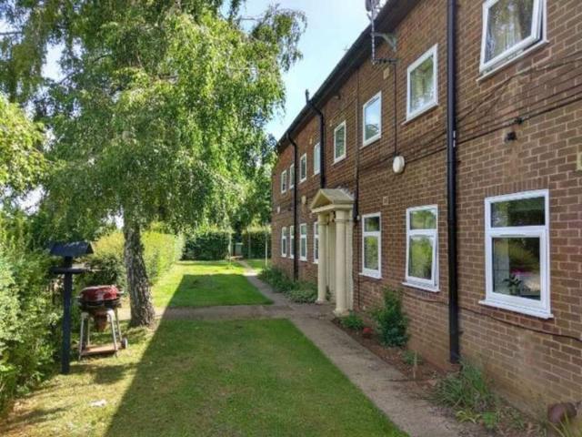 1 Bedroom Studio Flat