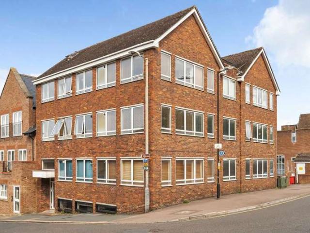 1 Bedroom Studio Flat