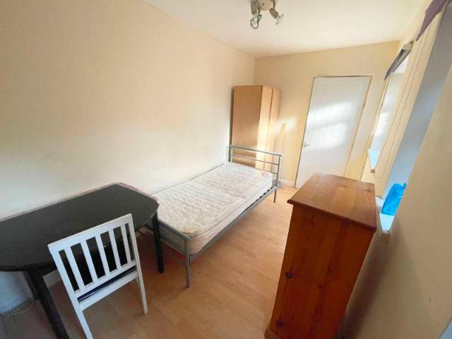 1 Bedroom Studio Flat