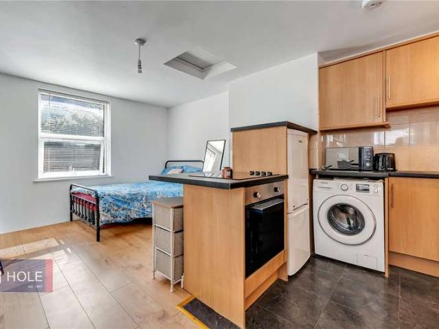 1 Bedroom Studio Flat