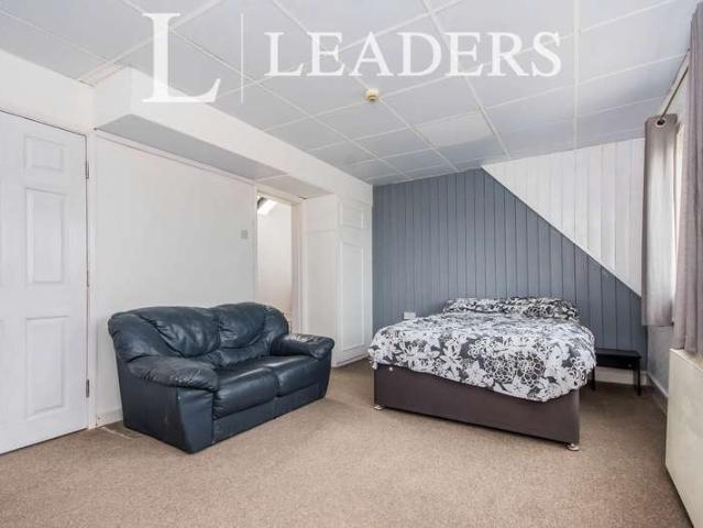 1 Bedroom Studio Flat