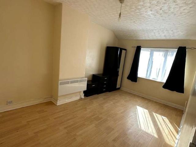1 Bedroom Studio Flat