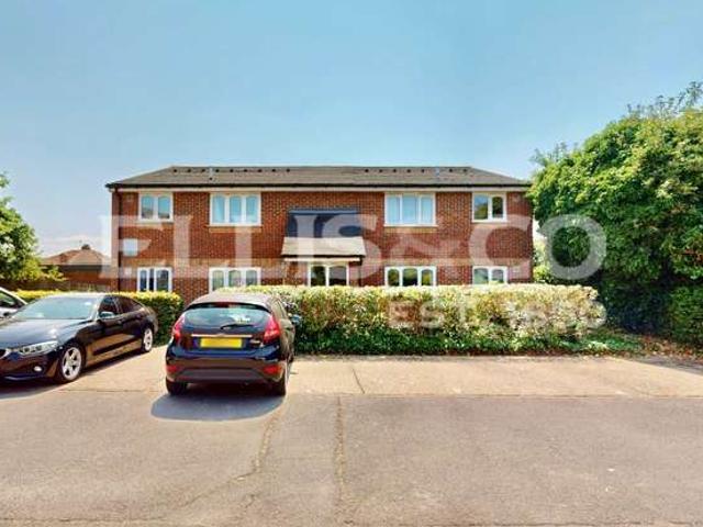 1 Bedroom Studio Flat