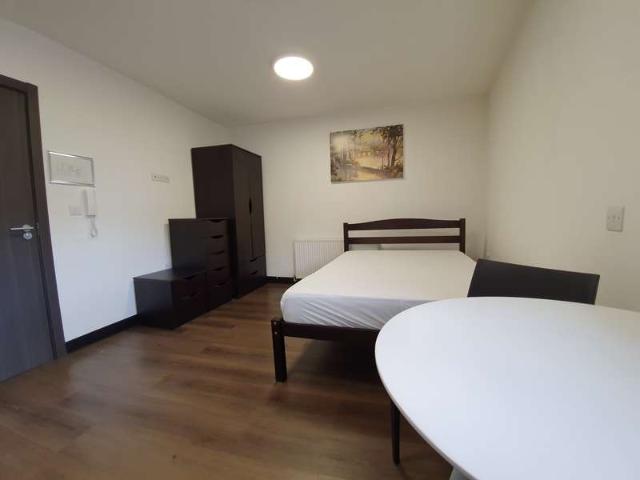 1 Bedroom Studio Flat